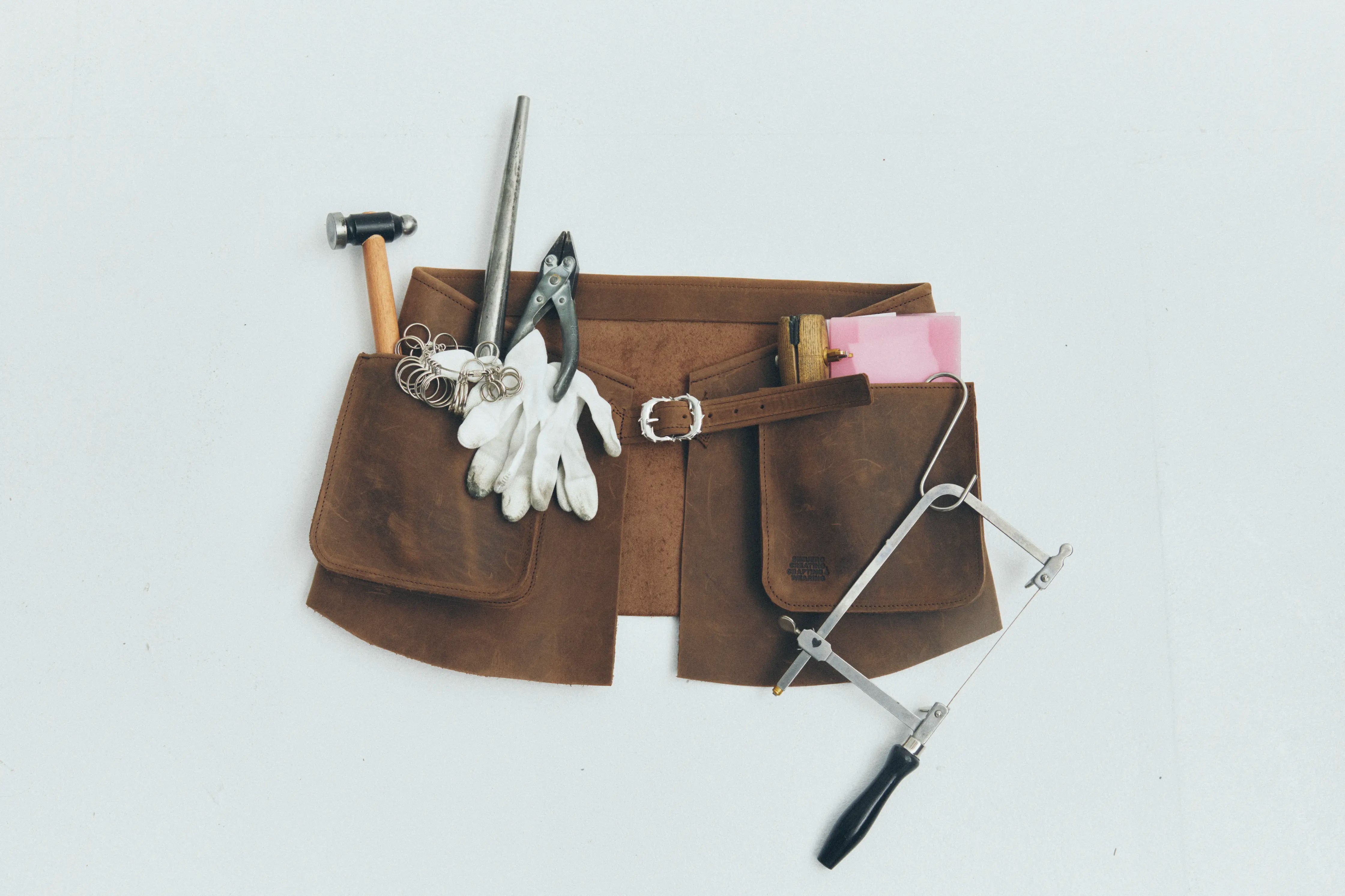 Espina Aprons - Handcrafted Leather Jewelry | Simuero